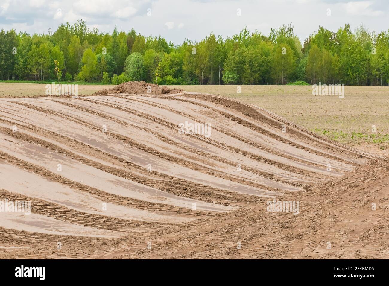 Leveling the sand hi-res stock photography and images - Alamy