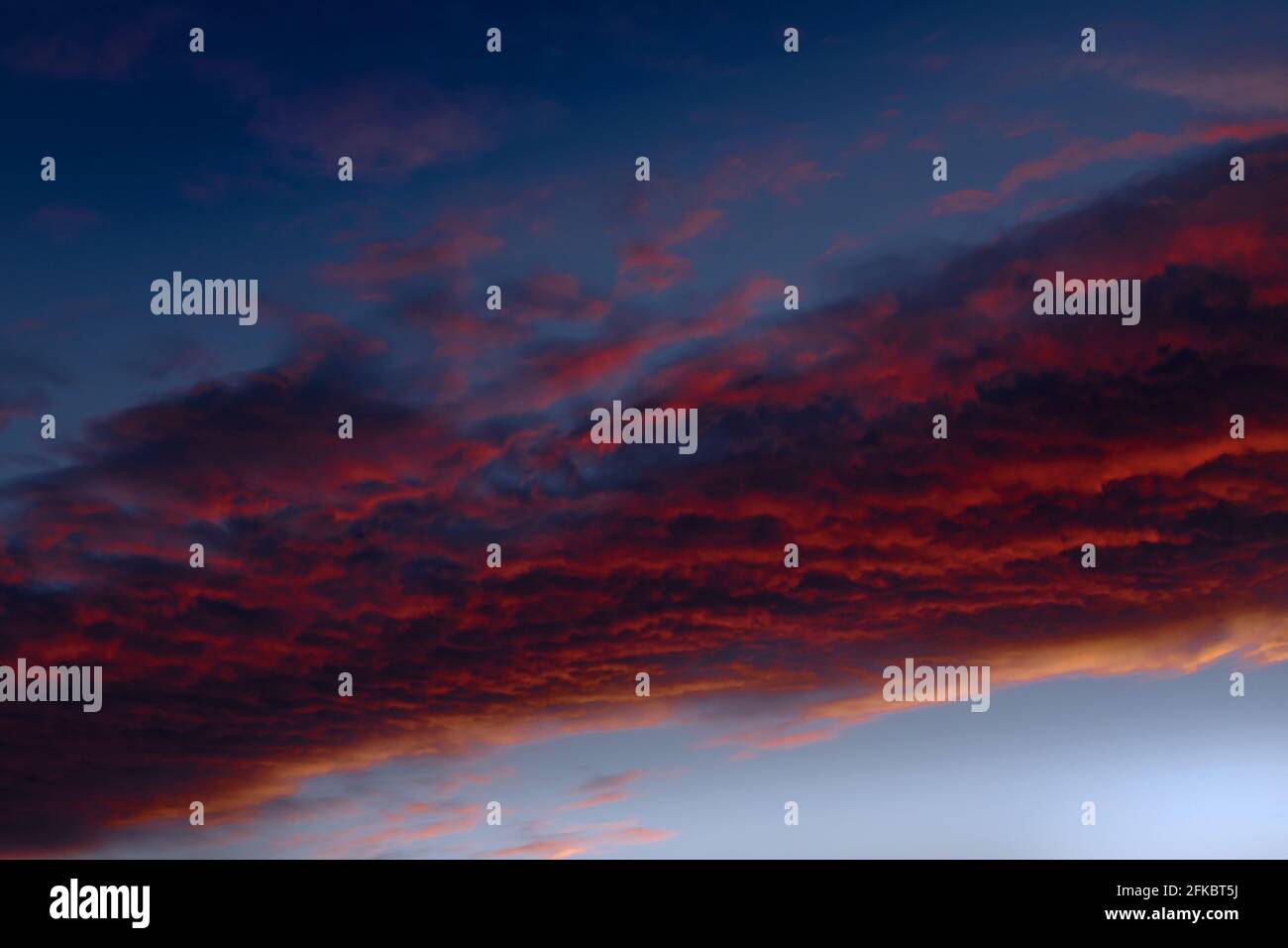Dark red cloud hi-res stock photography and images - Alamy