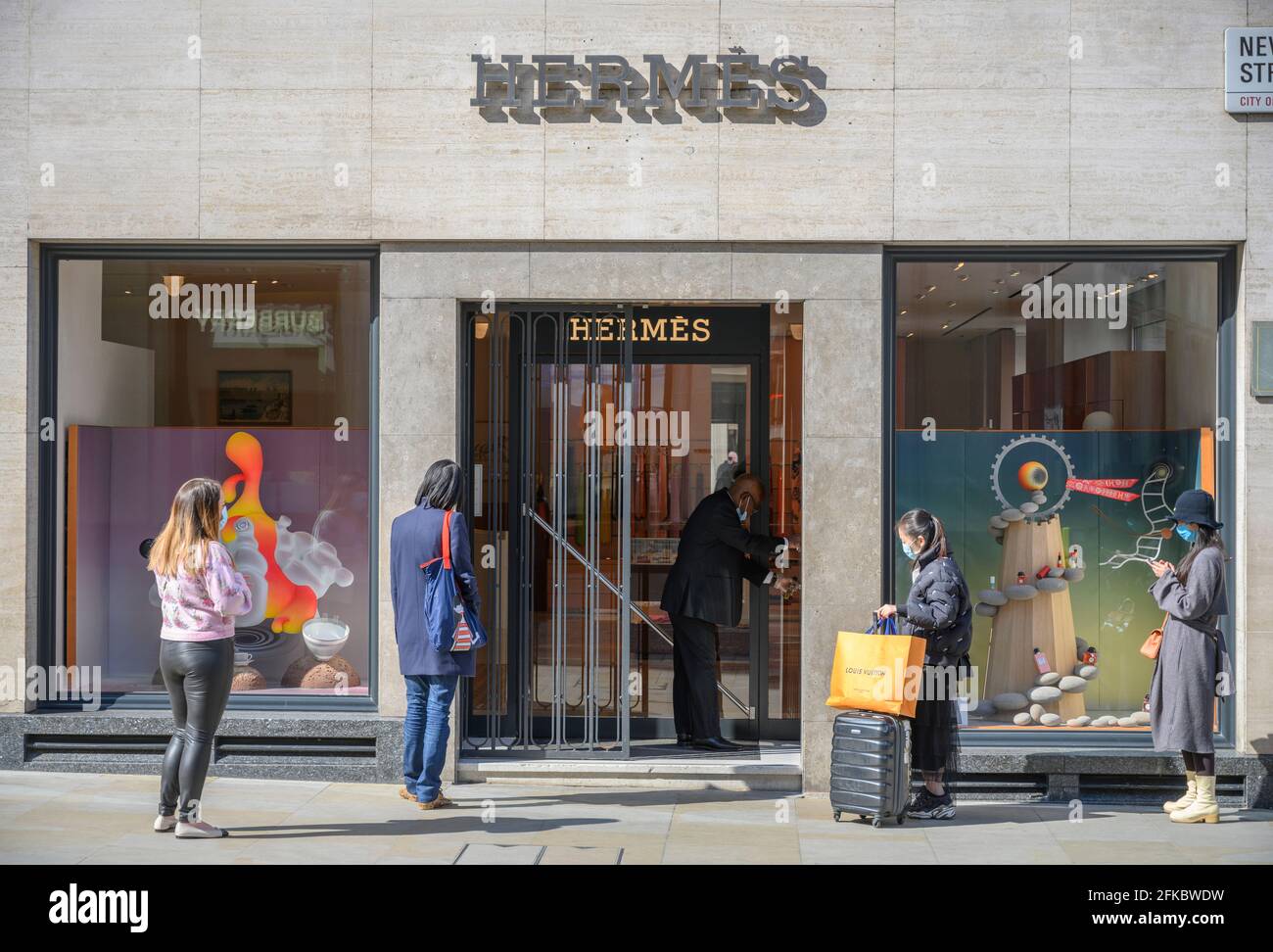 Hermes store entrance hi-res stock photography and images - Alamy