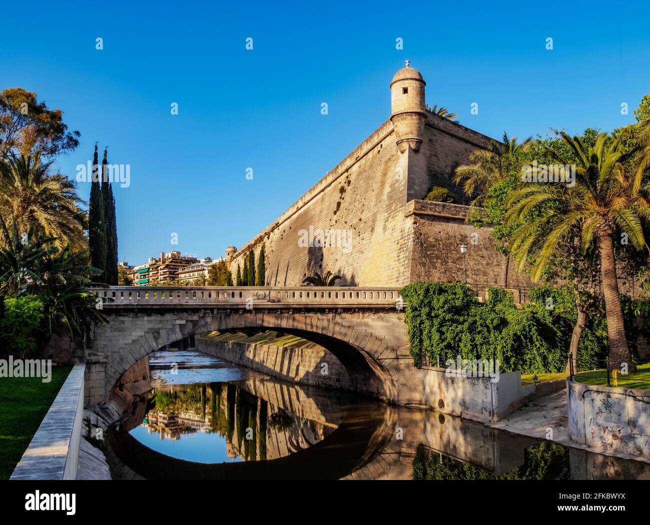 Pere pont hi-res stock photography and images - Alamy