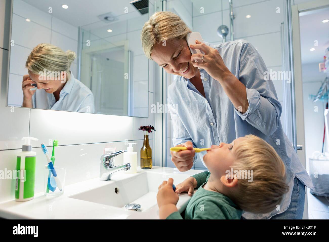 Preschool child brushing teeth hi-res stock photography and images - Alamy