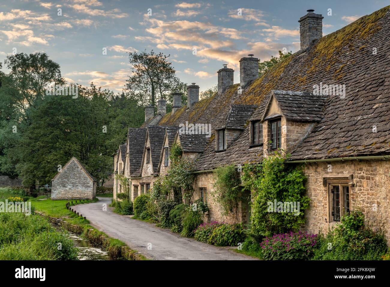 The cotswolds houses bibury hi-res stock photography and images - Alamy