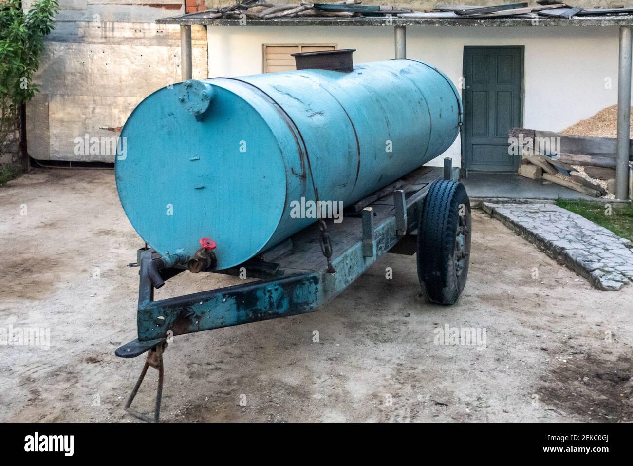 Water tank house hi-res stock photography and images - Alamy