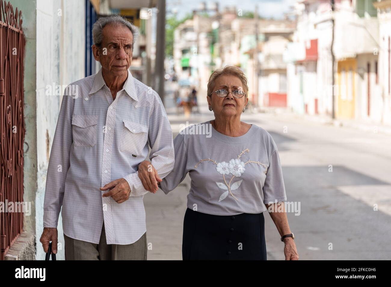 Couple of Cuban senior people holding hands in a city street, Cuba ...
