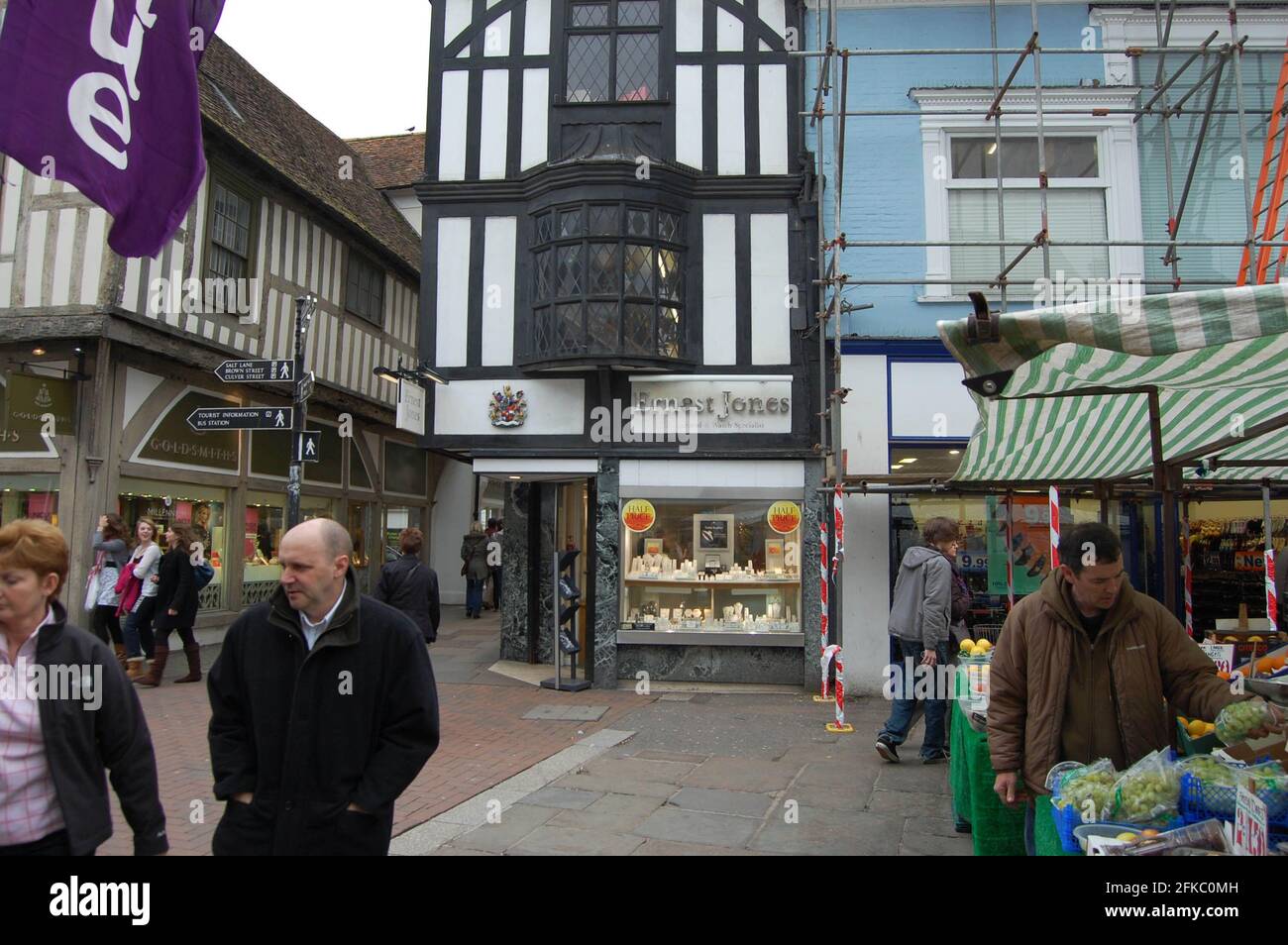 Shopping in Salisbury Stock Photo - Alamy