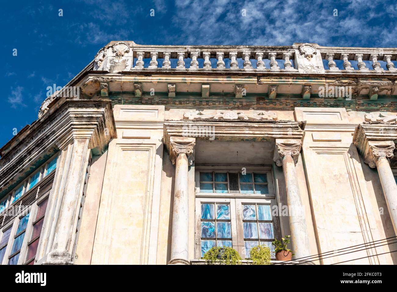 Old worn out house hi-res stock photography and images - Alamy