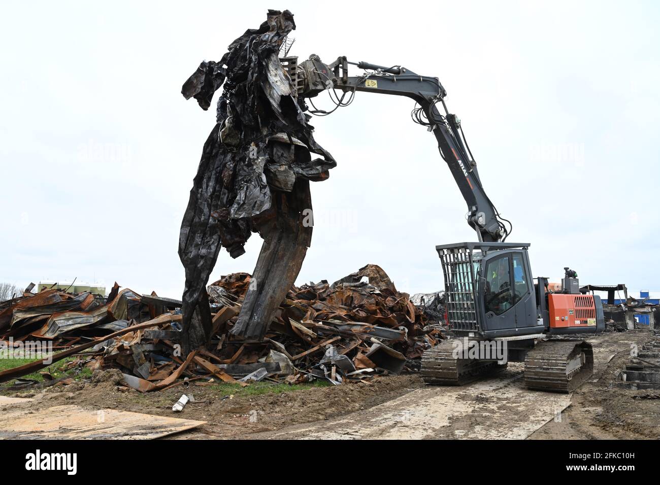Alt Tellin, Germany. 30th Apr, 2021. Excavators clear parts of the ...