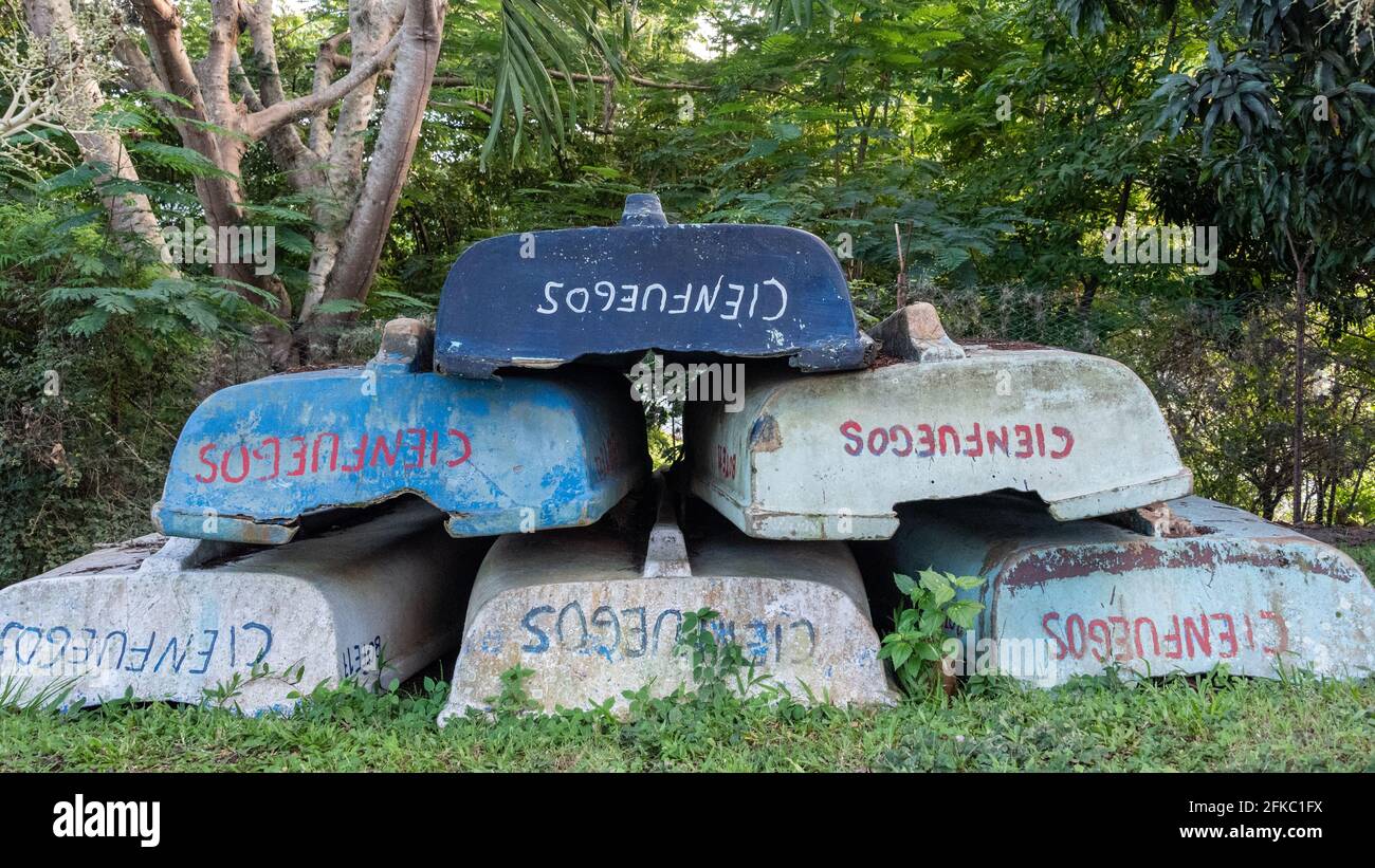 Discarded boats hi-res stock photography and images - Alamy