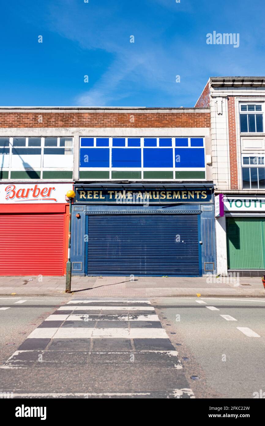 Shuttered shop hi-res stock photography and images - Alamy