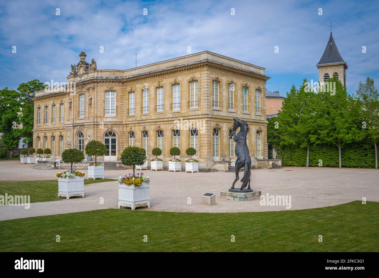 Garden castle logis royal hi-res stock photography and images - Alamy