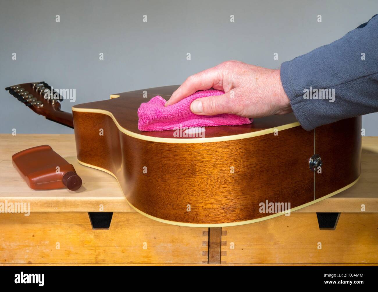Hand rub hi-res stock photography and images - Alamy