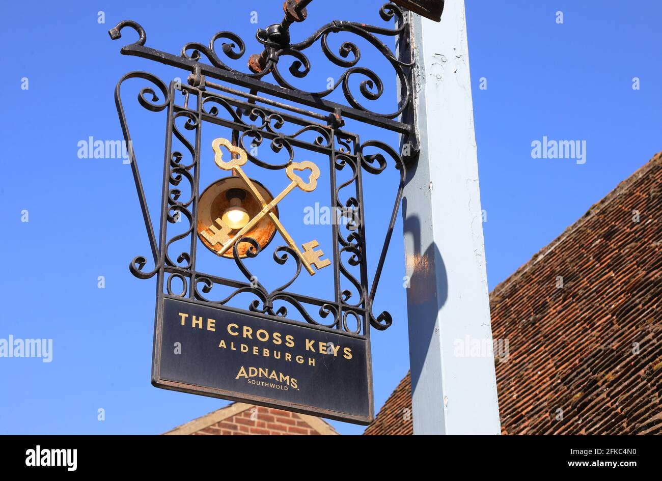 The pretty Adnams Cross Keys pub on Crabbe Street in the coastal town ...