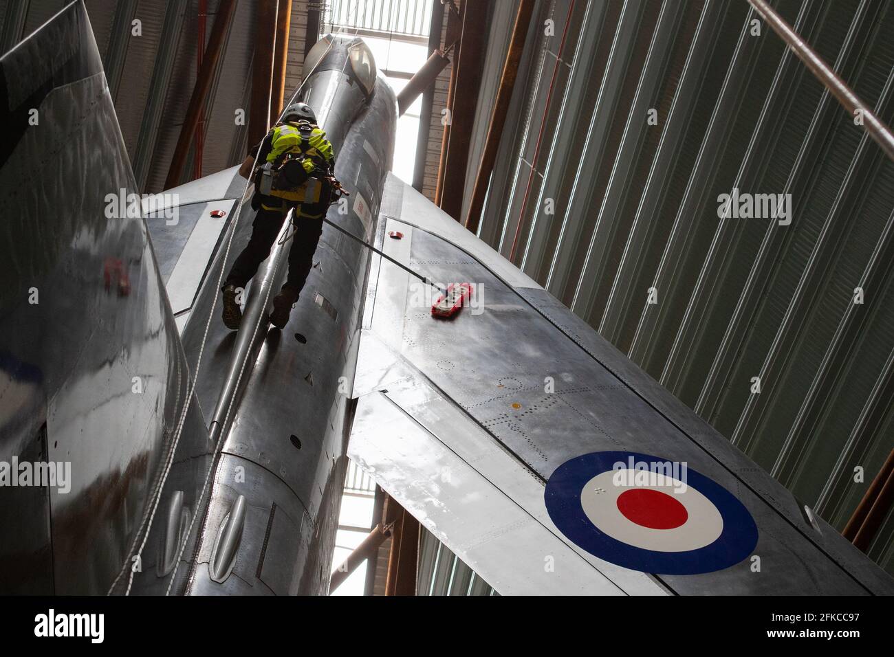 Specialised rope access personnel hi-res stock photography and images ...