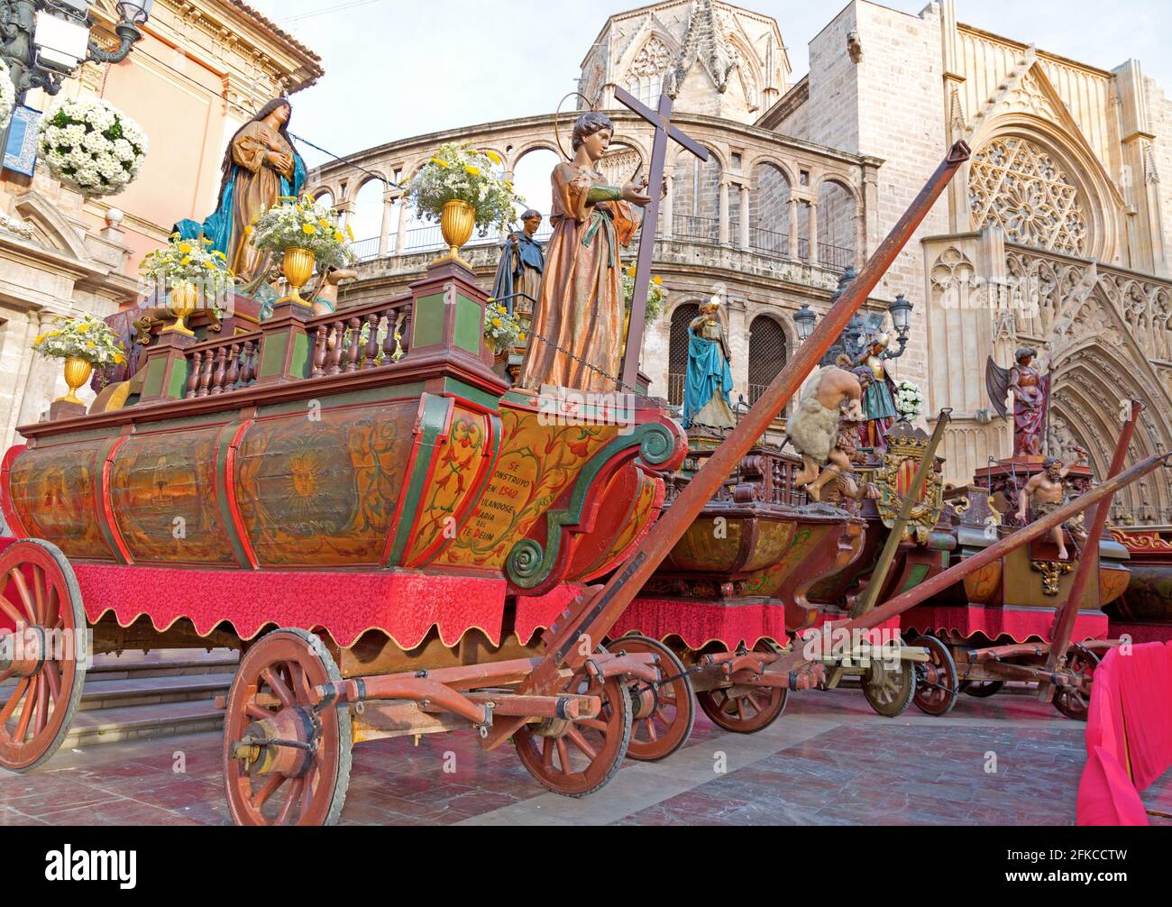 Wooden medieval carriage hi-res stock photography and images - Alamy