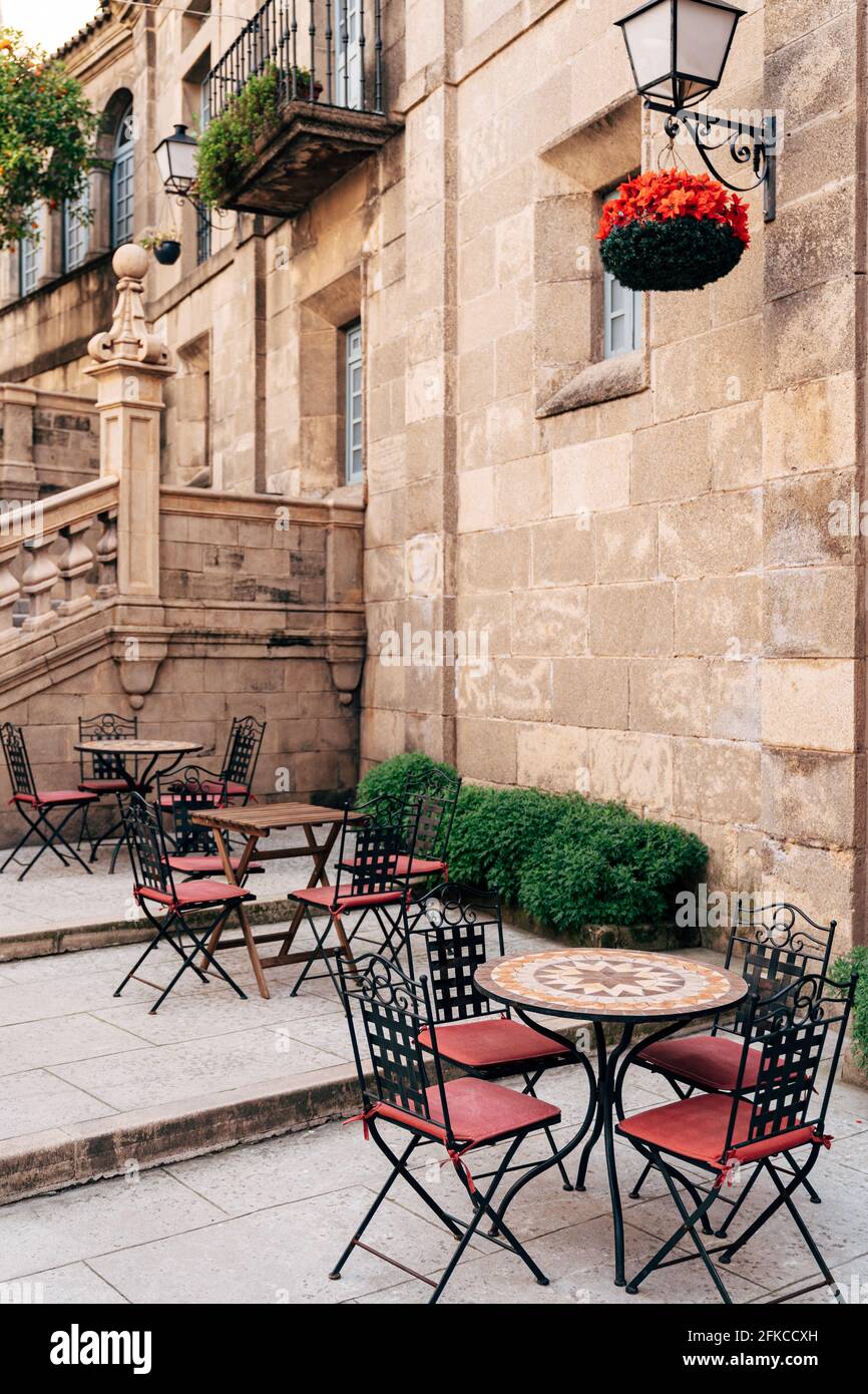 Street cafe in the Spanish Village in Barcelona Stock Photo - Alamy