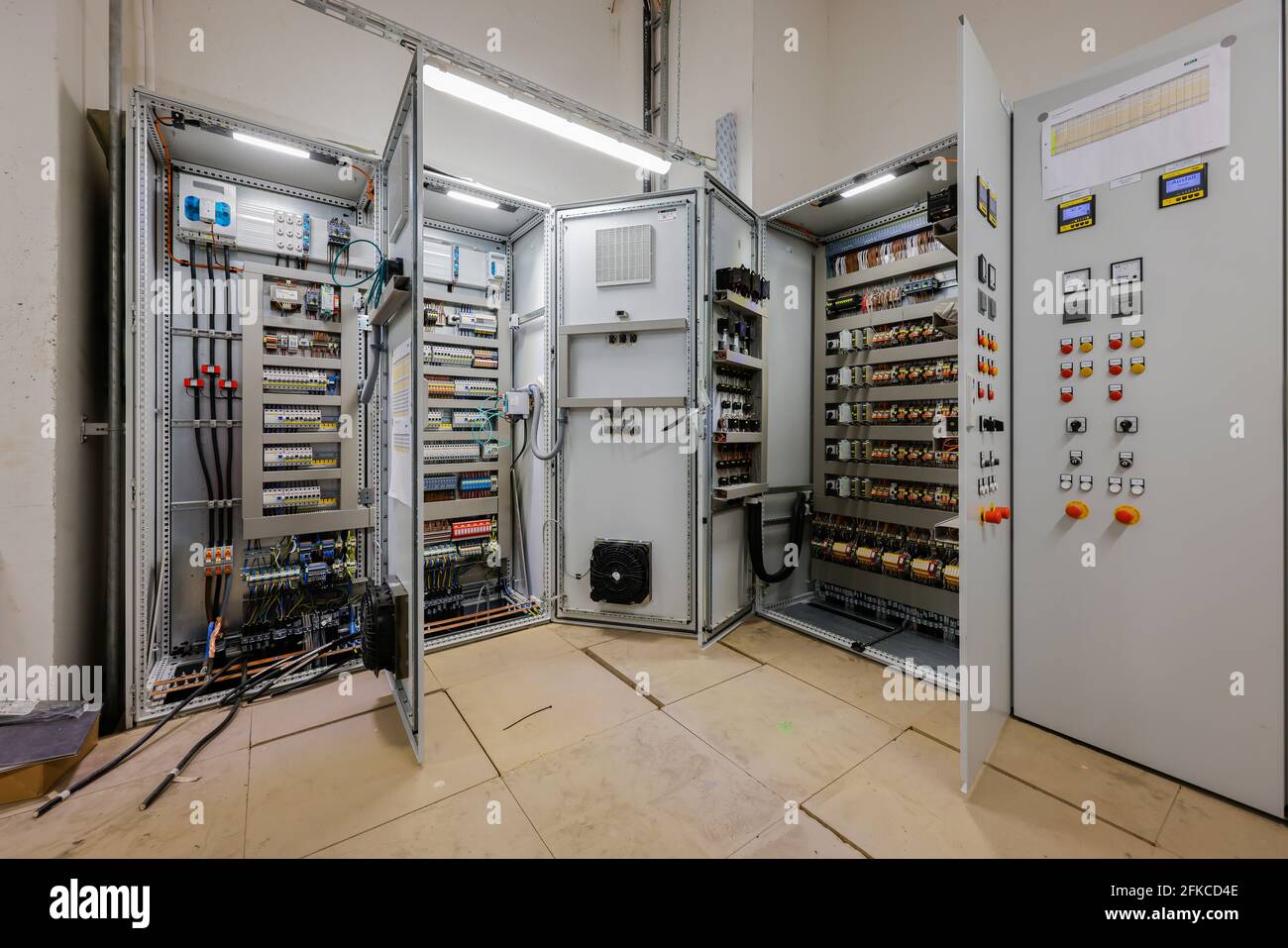 Electrical installation hi-res stock photography and images - Alamy