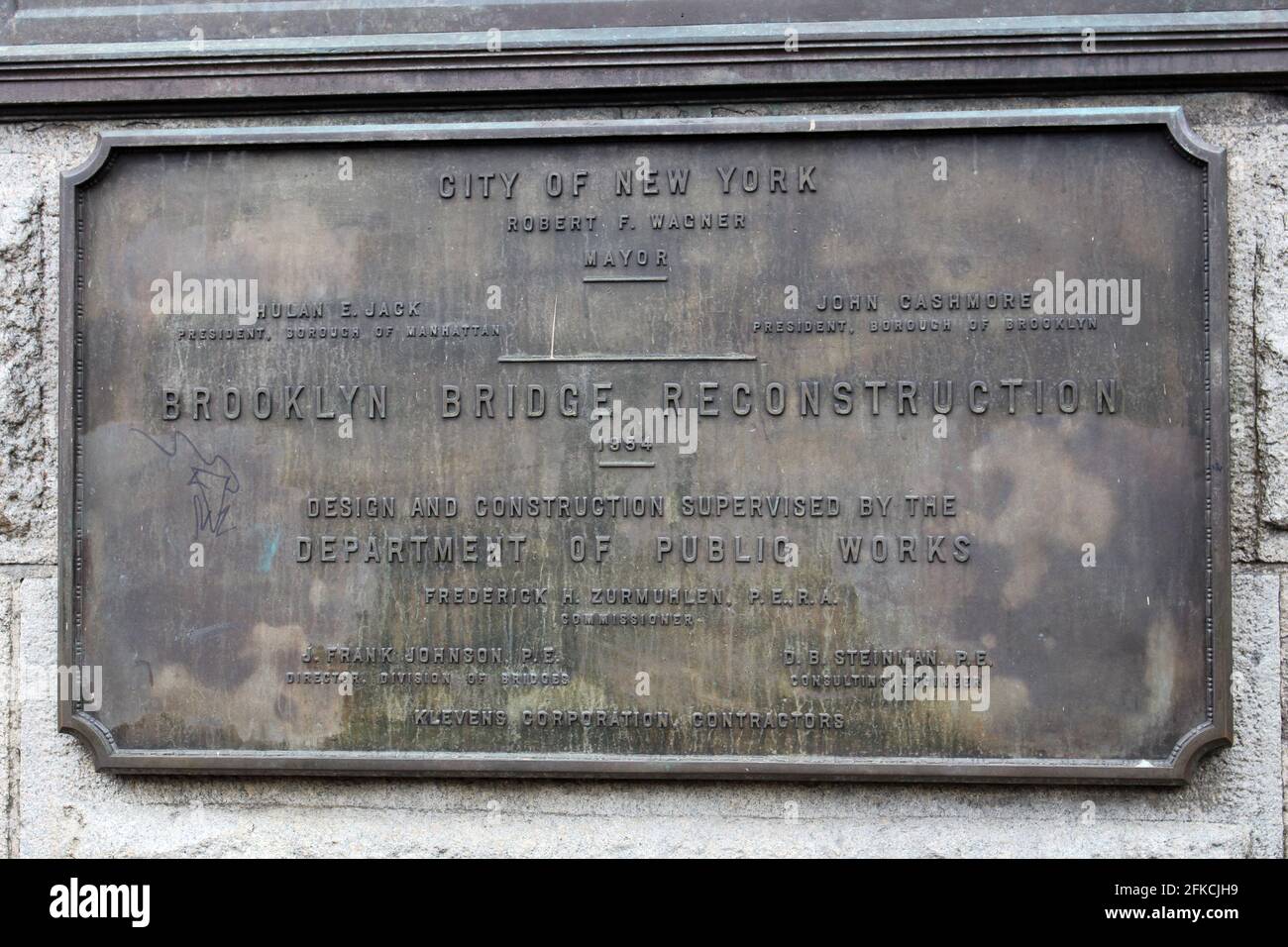 Brooklyn Bridge Bronze plaque, Manhattan, New York City Stock Photo - Alamy