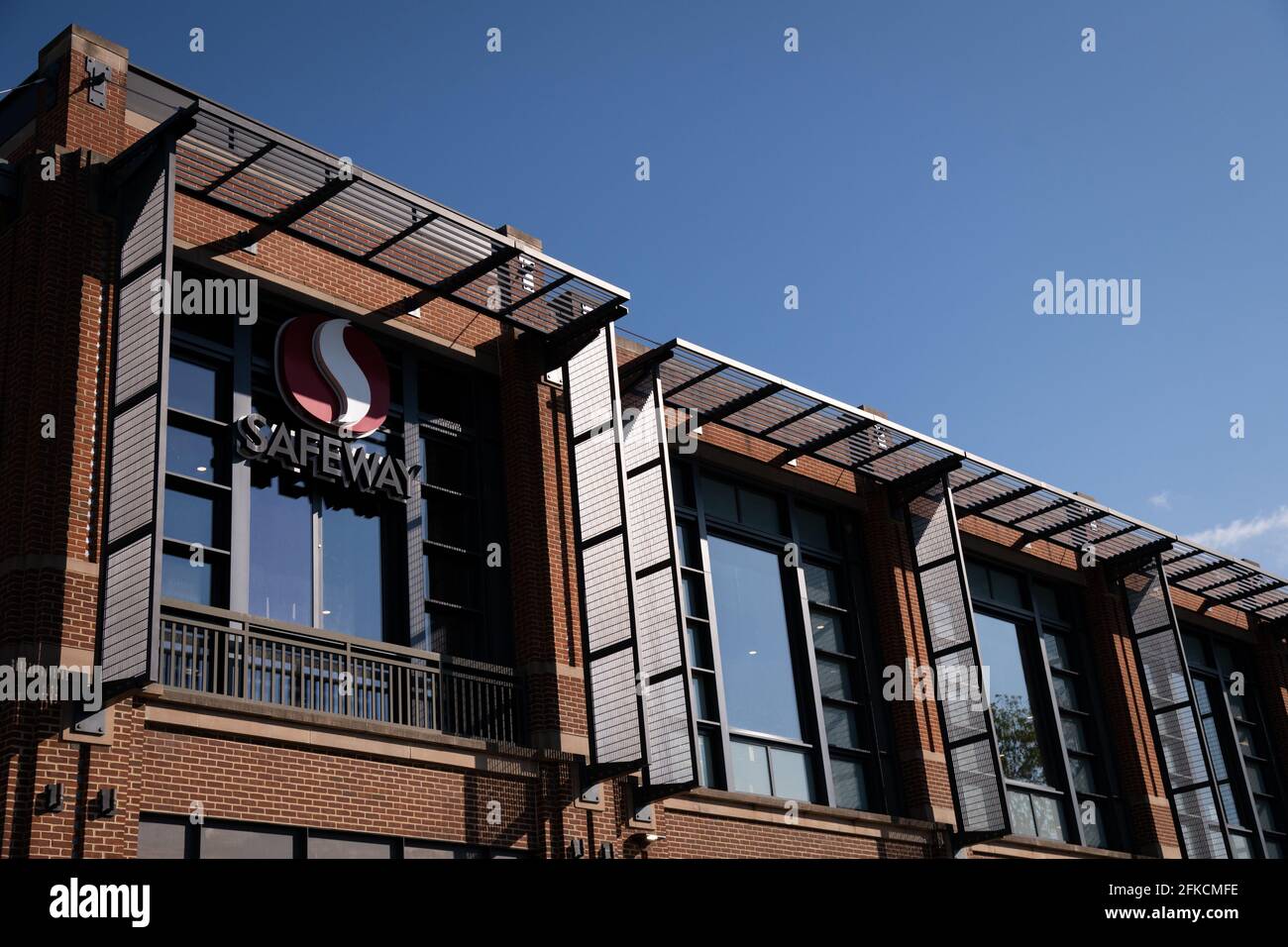 Safeway supermarket logo hi-res stock photography and images - Alamy
