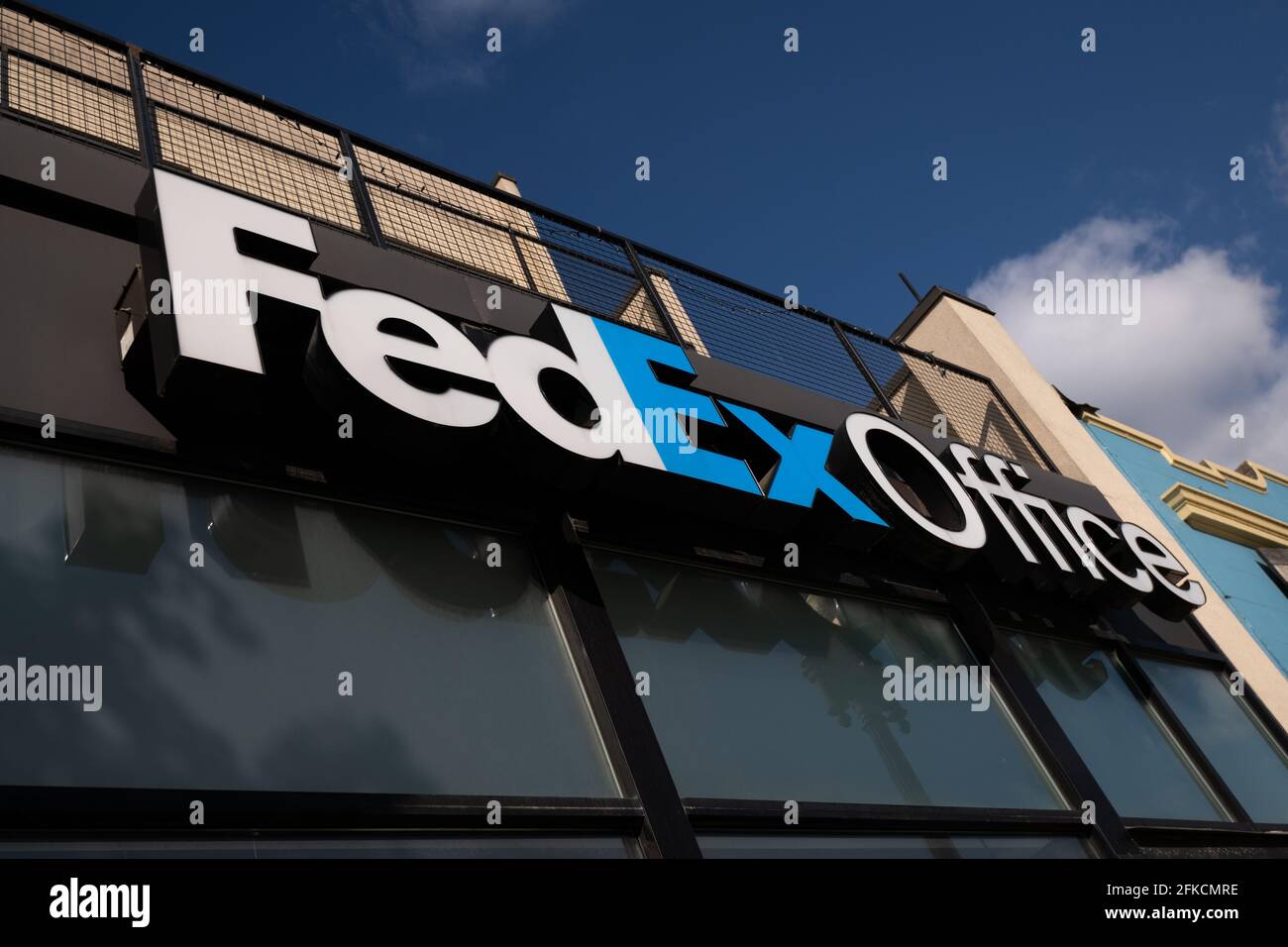 Fedex office logo hi-res stock photography and images - Alamy