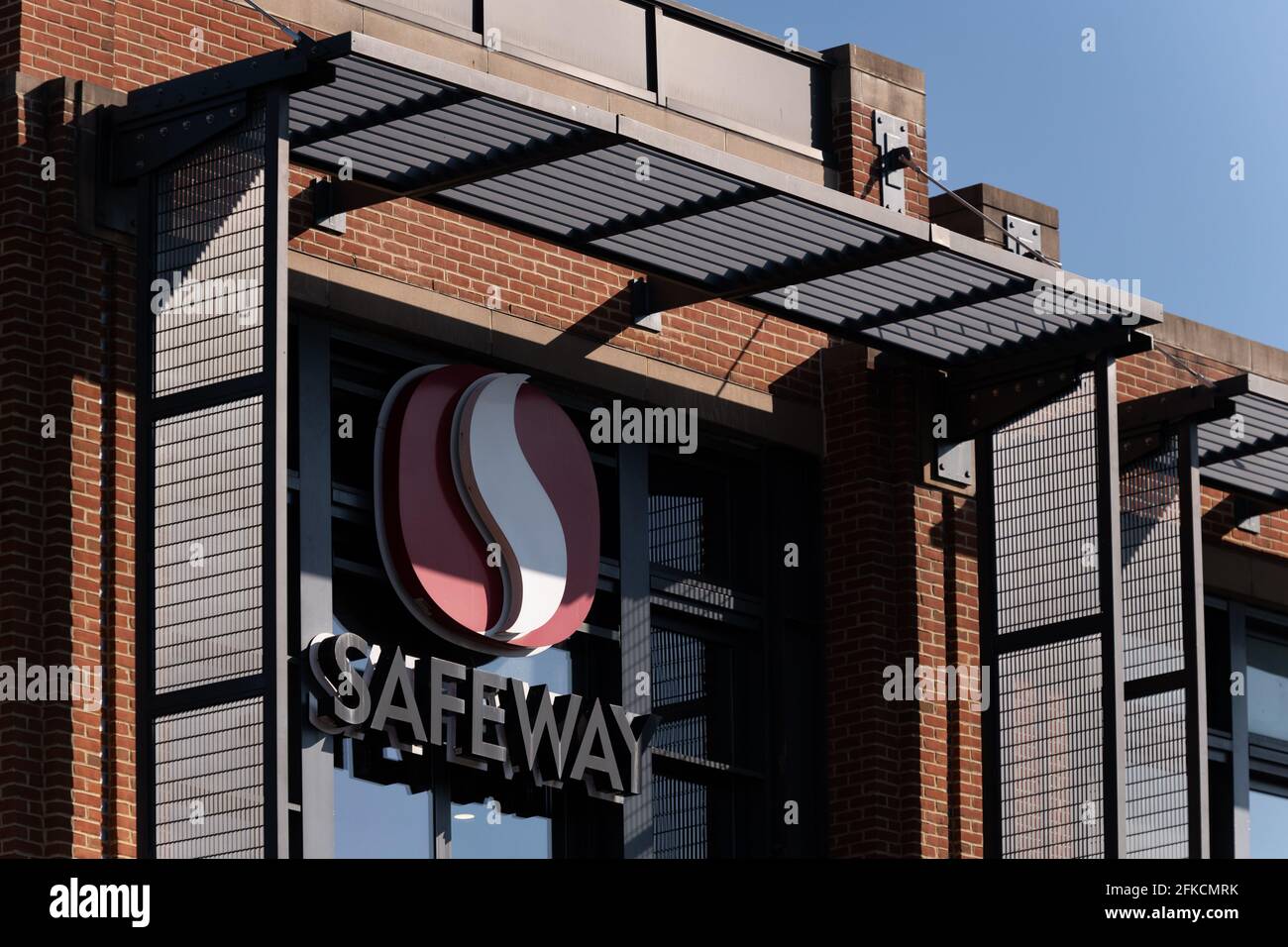 Safeway supermarket logo hi-res stock photography and images - Alamy