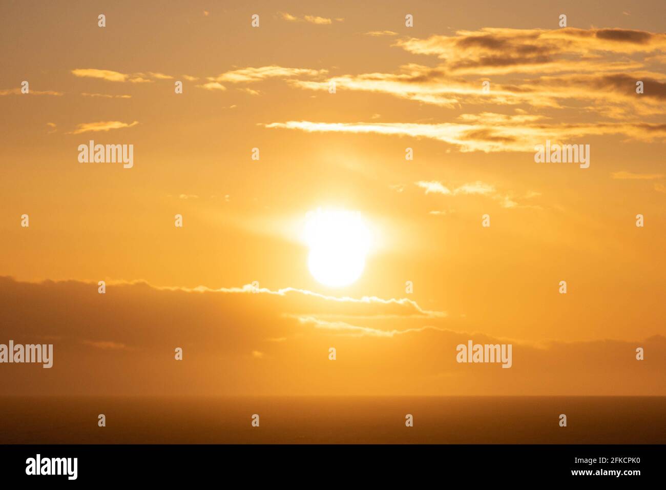 Golden sun setting hi-res stock photography and images - Alamy
