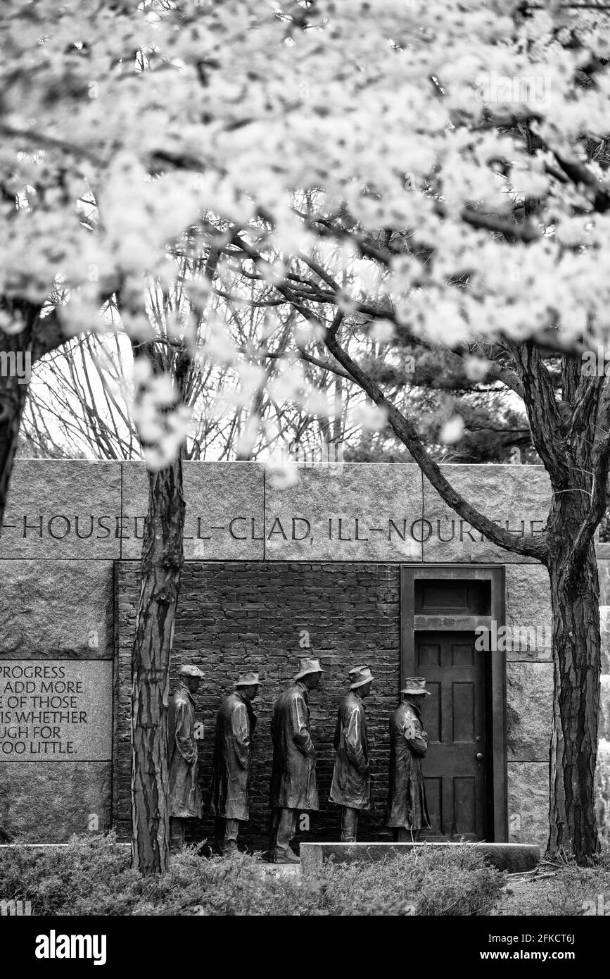 Great depression bread line black hi-res stock photography and images ...