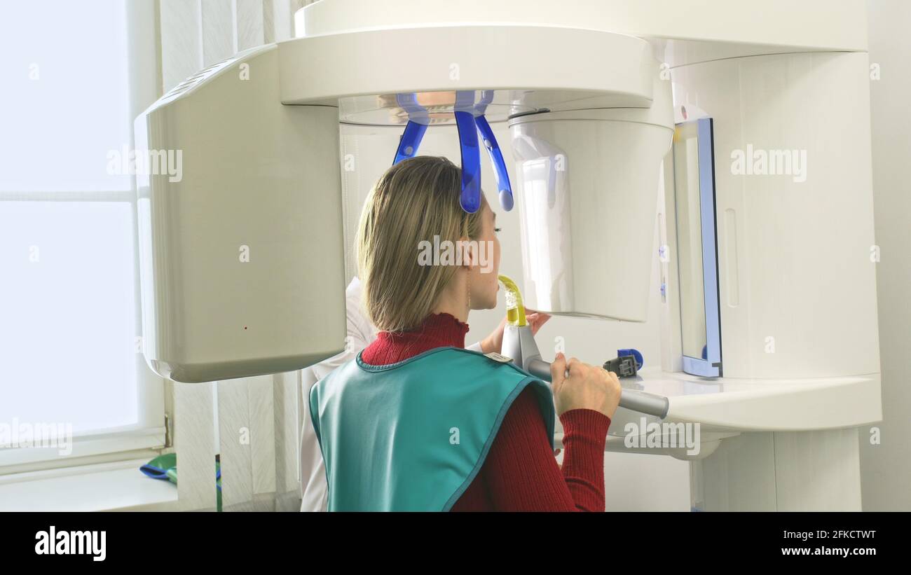 Doctor to take a image 3dx-ray machine 3d digital scanner tomography of ...