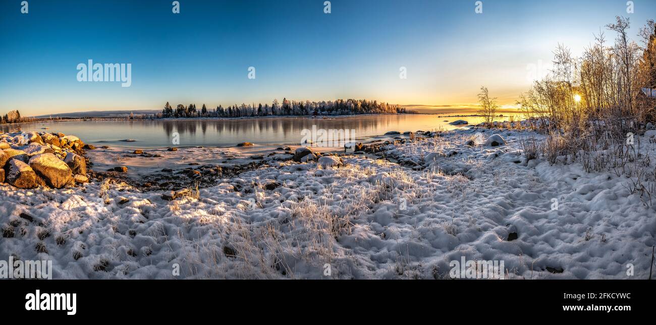 Chilly weather hi-res stock photography and images - Alamy