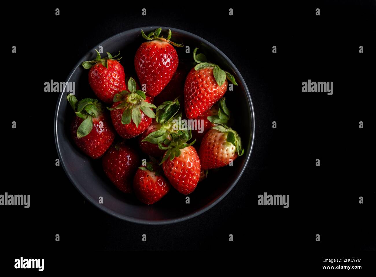 Strawberries in background black Stock Photo - Alamy
