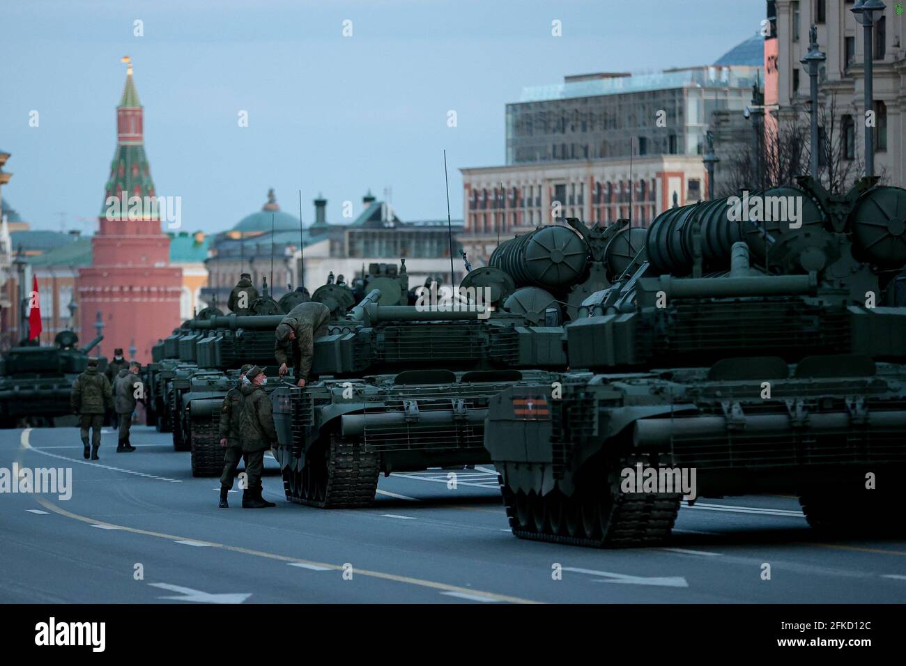 Apri 29, 2021. Moscow, Russia. Military hardware takes part in a night ...