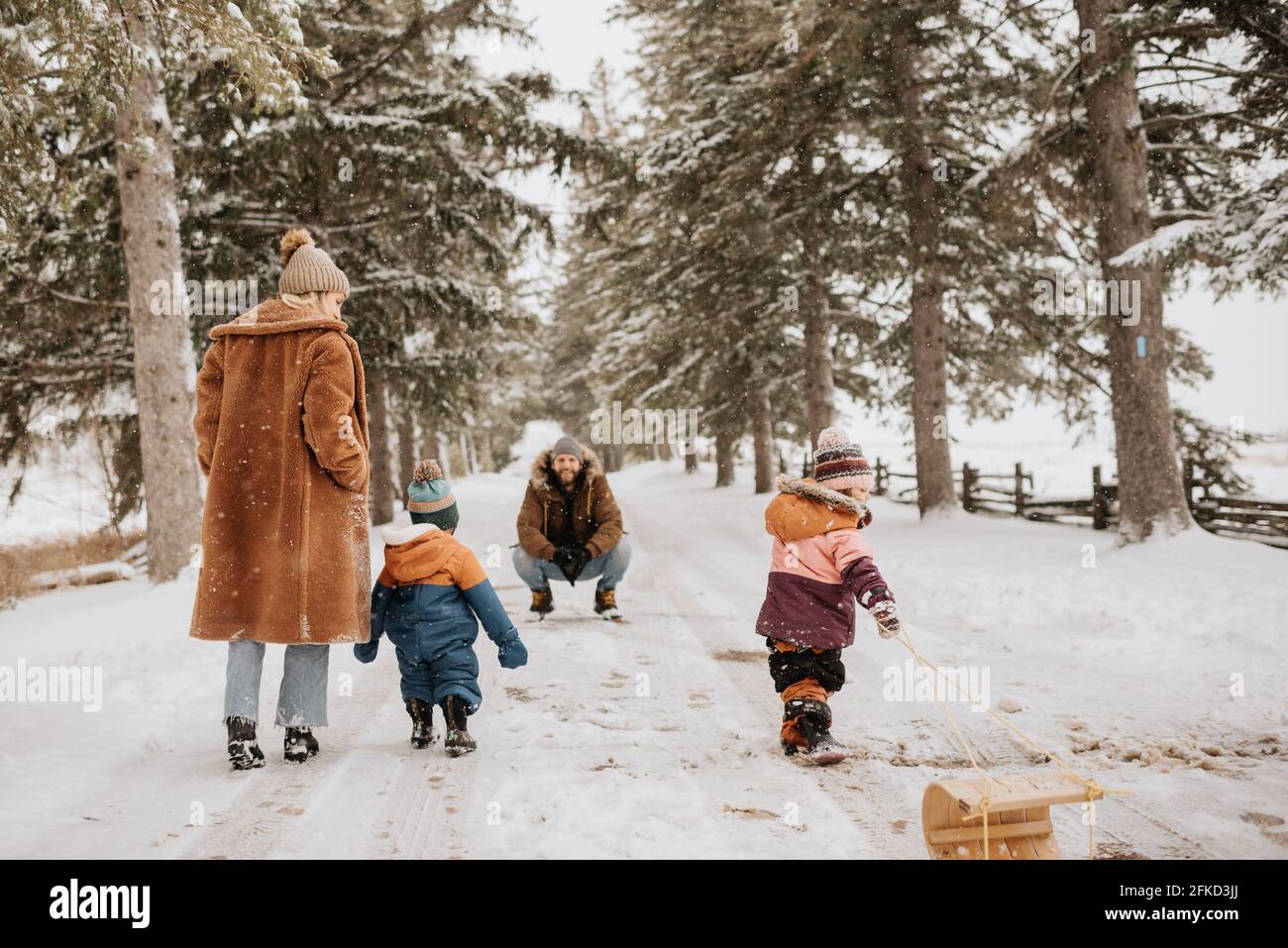 Canada children playing hi-res stock photography and images - Alamy