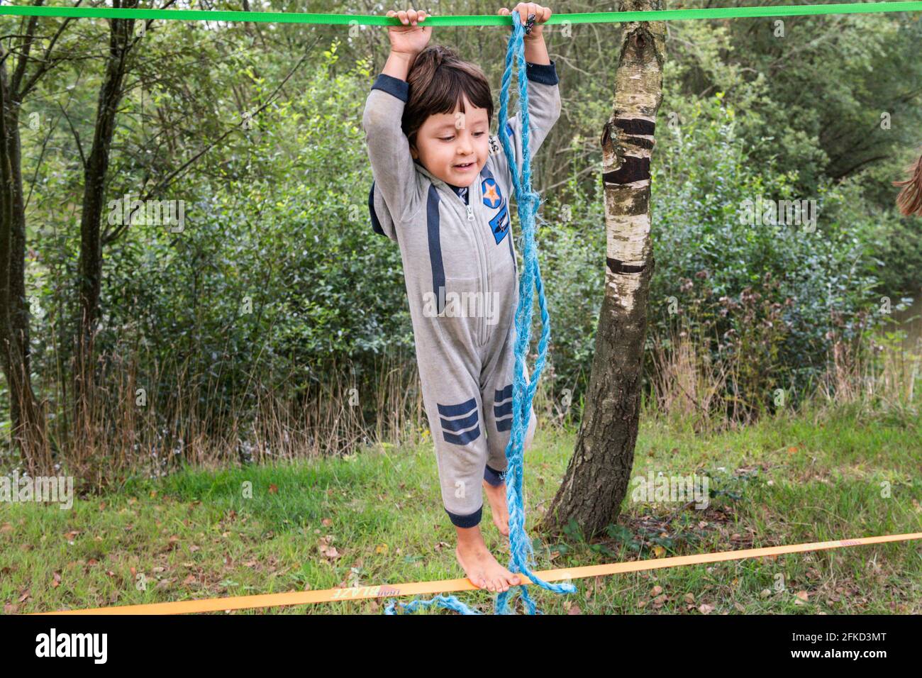 Slackline and park hi-res stock photography and images - Alamy