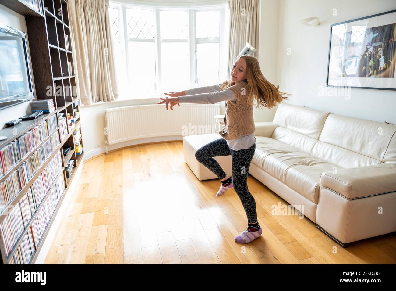 Tv girl set hi-res stock photography and images - Alamy