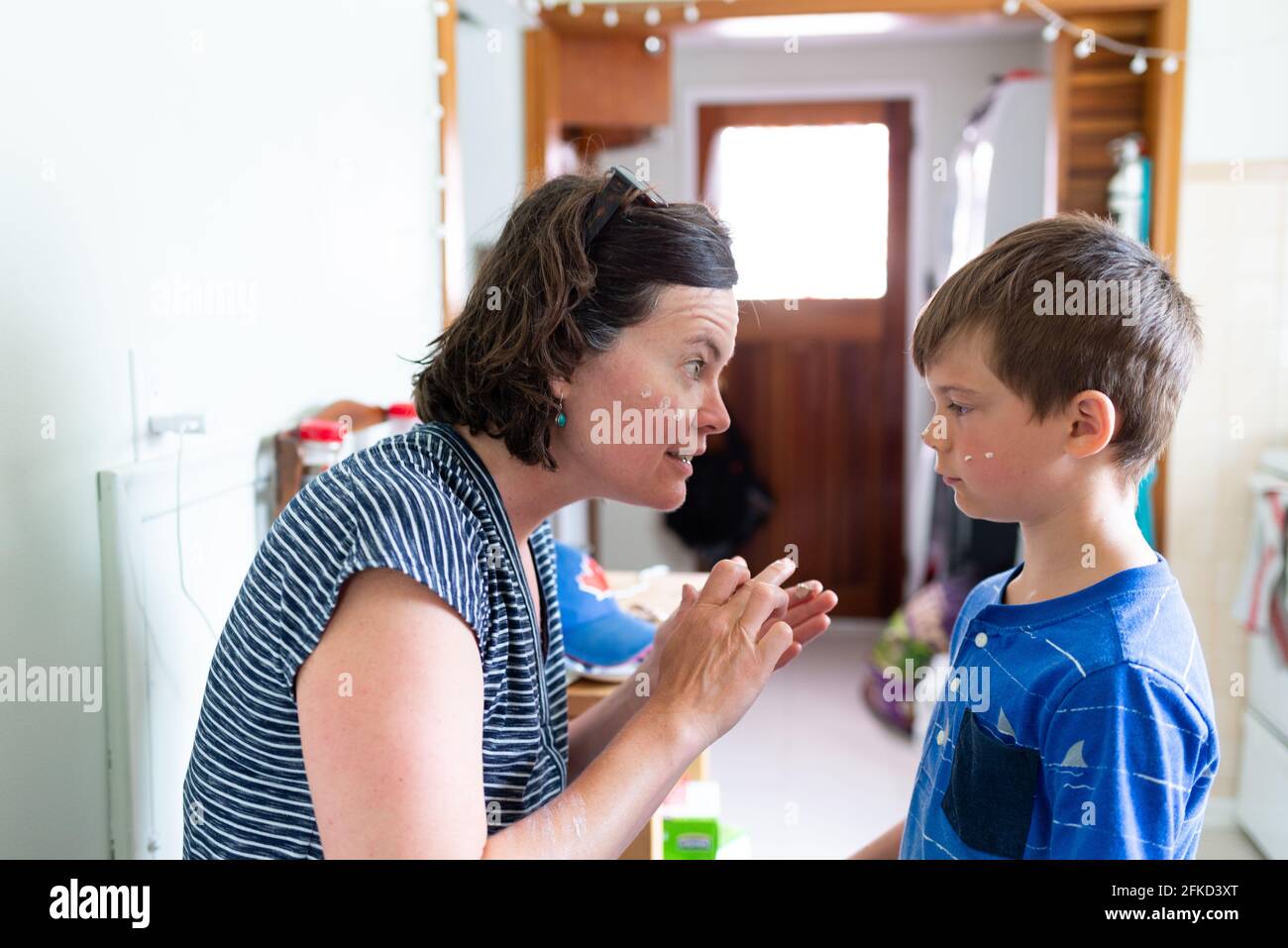 Canada, Ontario, Mother putting sunscreen on son (4-5 Stock Photo - Alamy