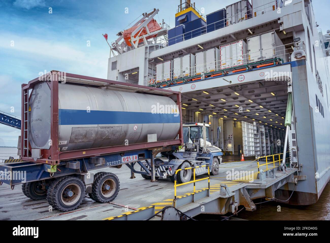 No hull hi-res stock photography and images - Alamy