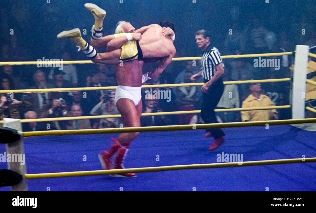 USA. Hulk Hogan and Sylvester Stallone in a scene from (C) MGM/UA film ...
