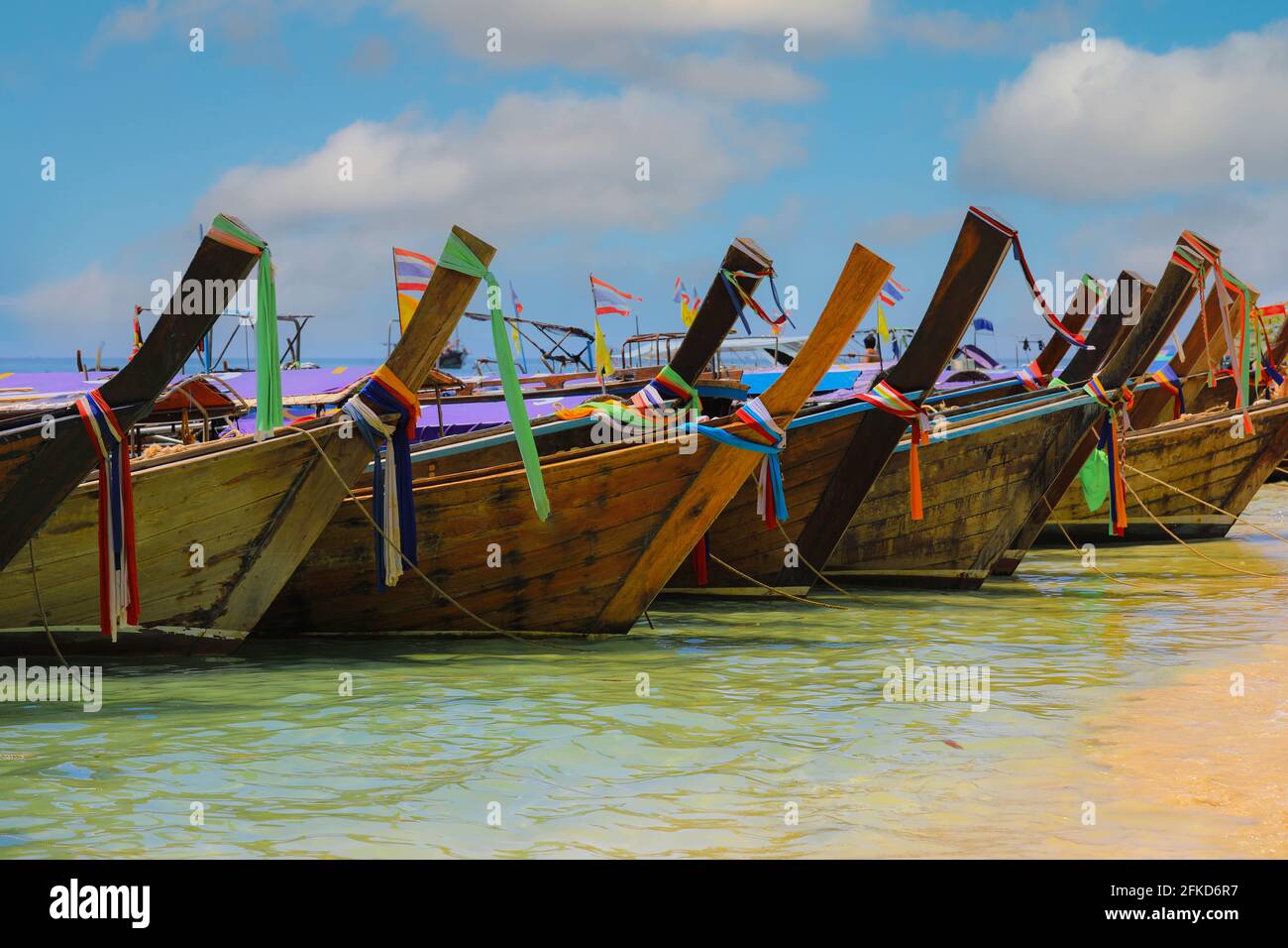 Long tails boat hi-res stock photography and images - Alamy