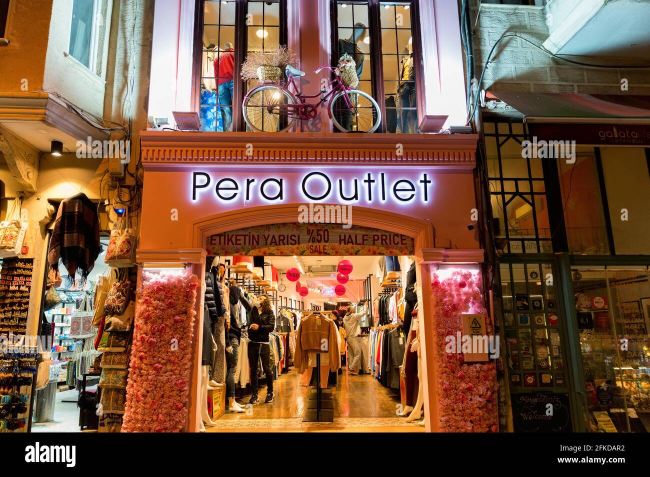 Book bazaar istanbul hi-res stock photography and images - Alamy