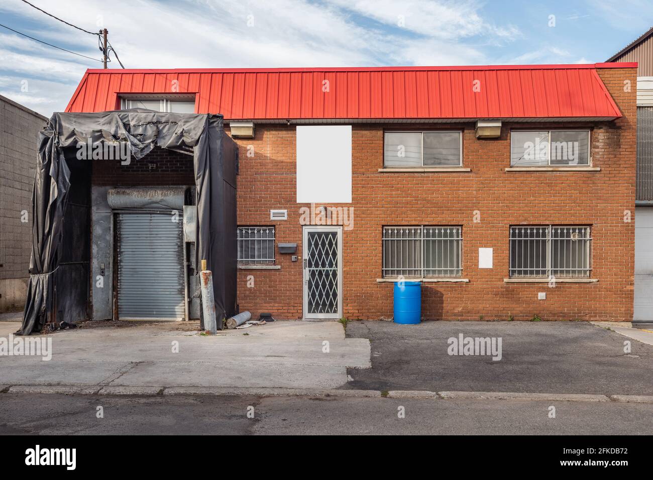 Glass building outside exterior hi-res stock photography and images - Alamy
