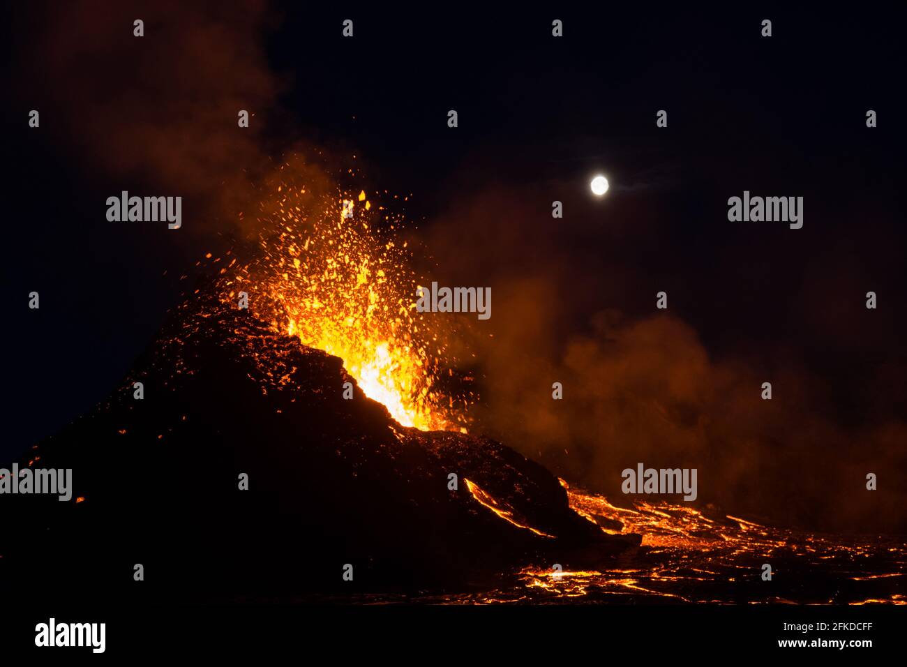 The eruption site of Geldingadalir volcano in Fagradalsfjall mountain ...