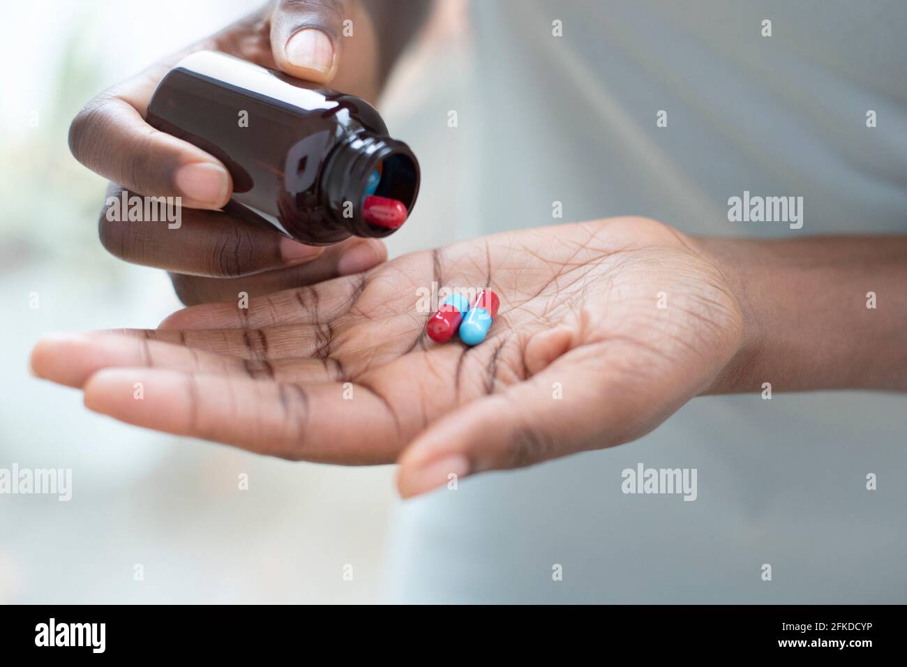 Prescription bottle hand hi-res stock photography and images - Alamy