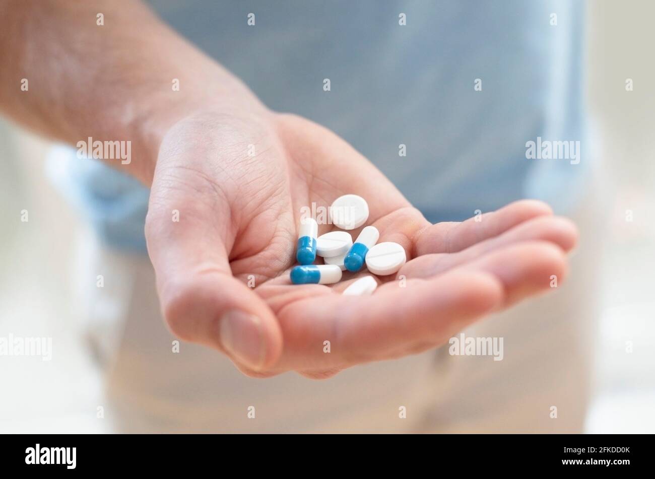 Painkiller 30s hi-res stock photography and images - Alamy