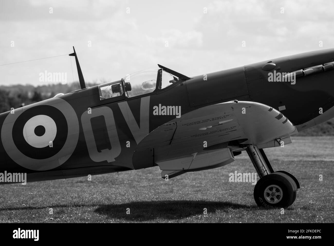 Ww2 spitfire memorial Black and White Stock Photos & Images - Alamy