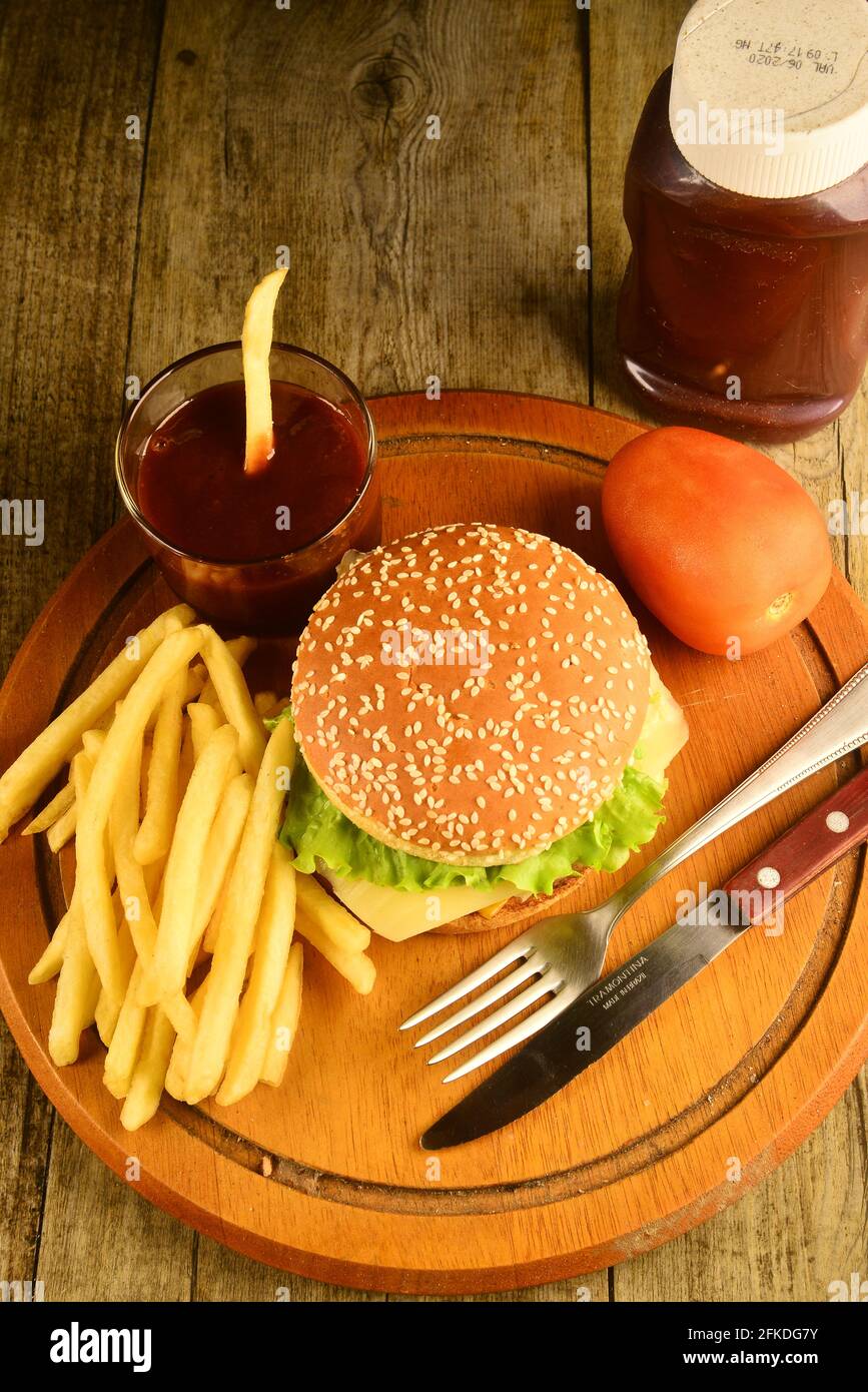 Hamburger chips hi-res stock photography and images - Alamy