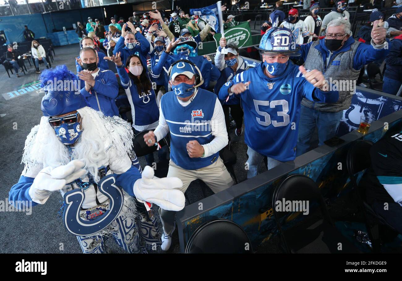 Nfl fans cheer hi-res stock photography and images - Alamy
