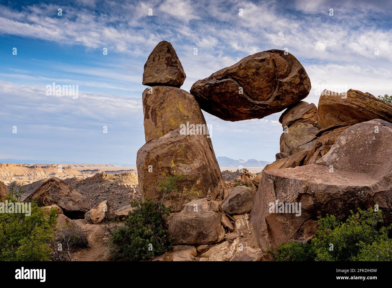 Big balanced rock trail hi-res stock photography and images - Alamy