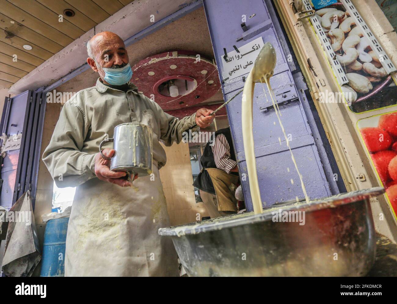 Palestinian vendor prepares traditional sweets known as "Qatayef ...