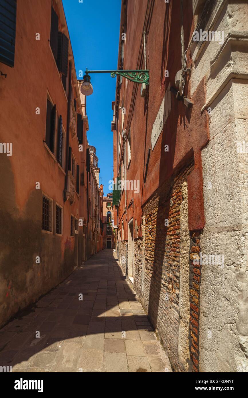 Empty italian street hi-res stock photography and images - Alamy