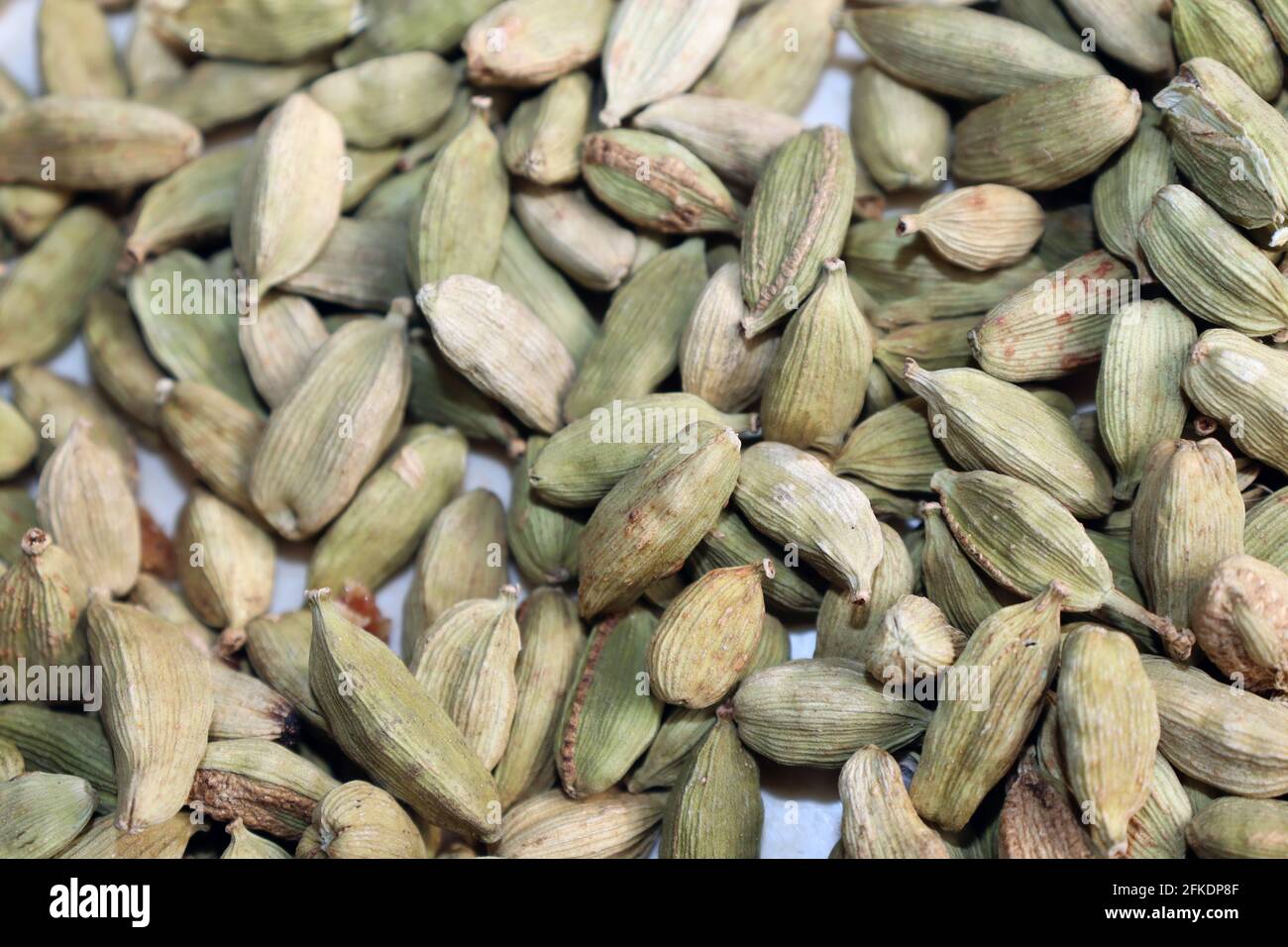 Green cardamoms hi-res stock photography and images - Alamy