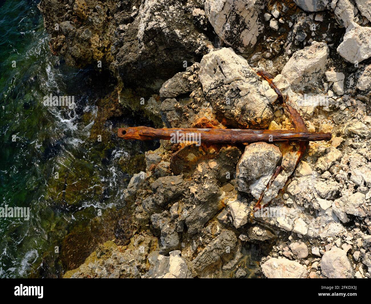 VERTICAL AERIAL VIEW with a 6-meter-high mast. Rusted anchor embedded ...